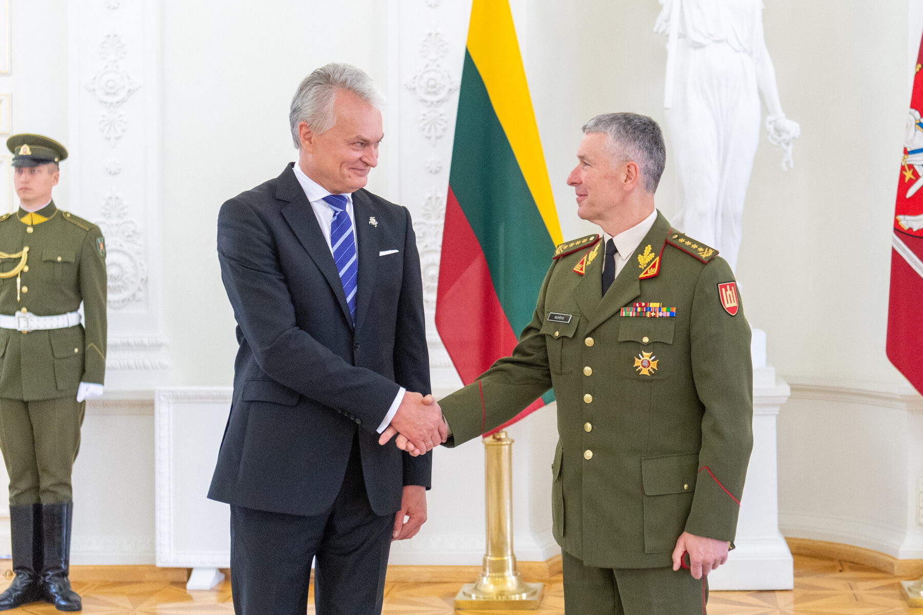 Prezidentas suteikė generolo laipsnį Kariuomenės vadui Valdemarui ...